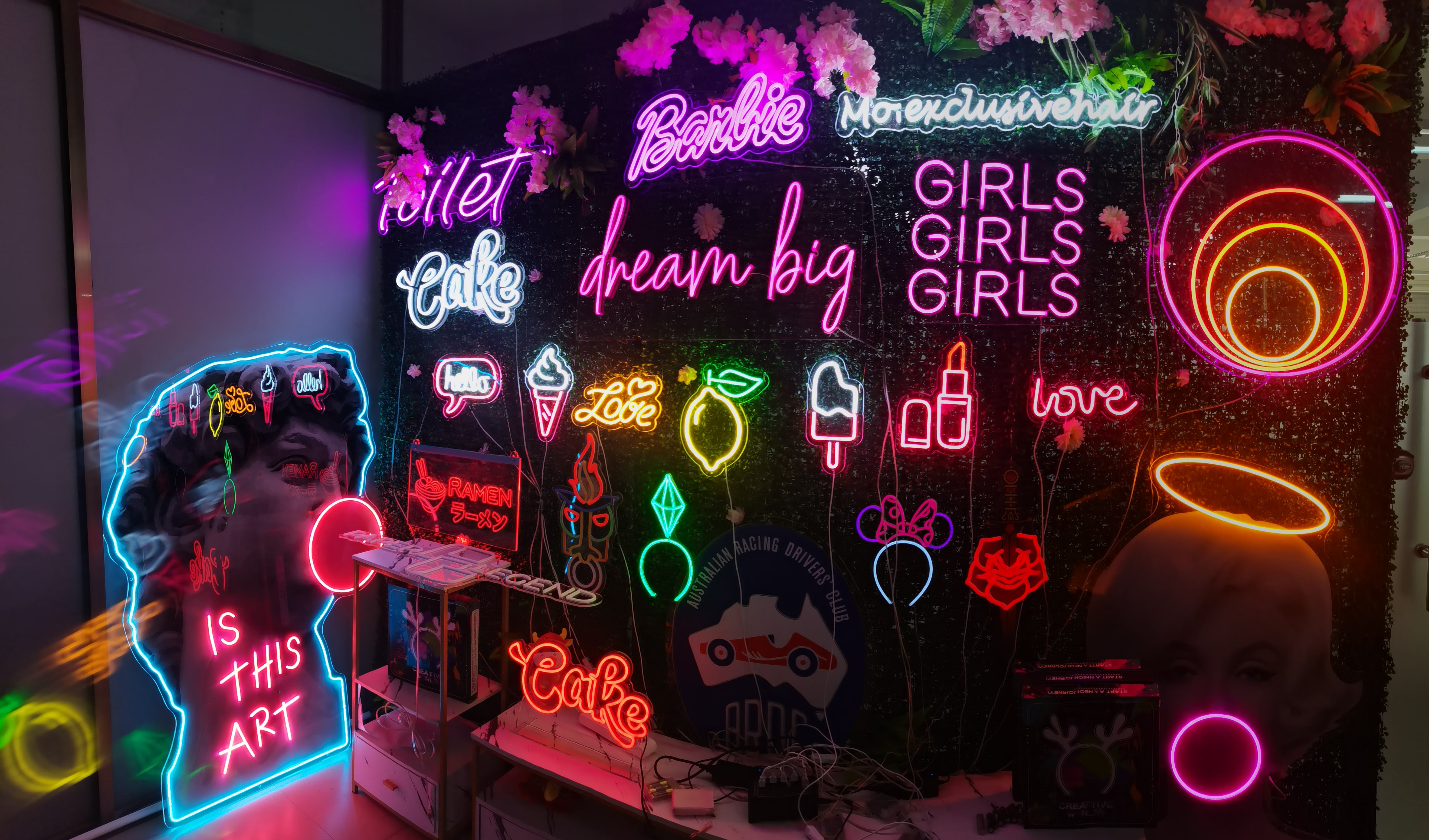 Home – craftsmanNEON